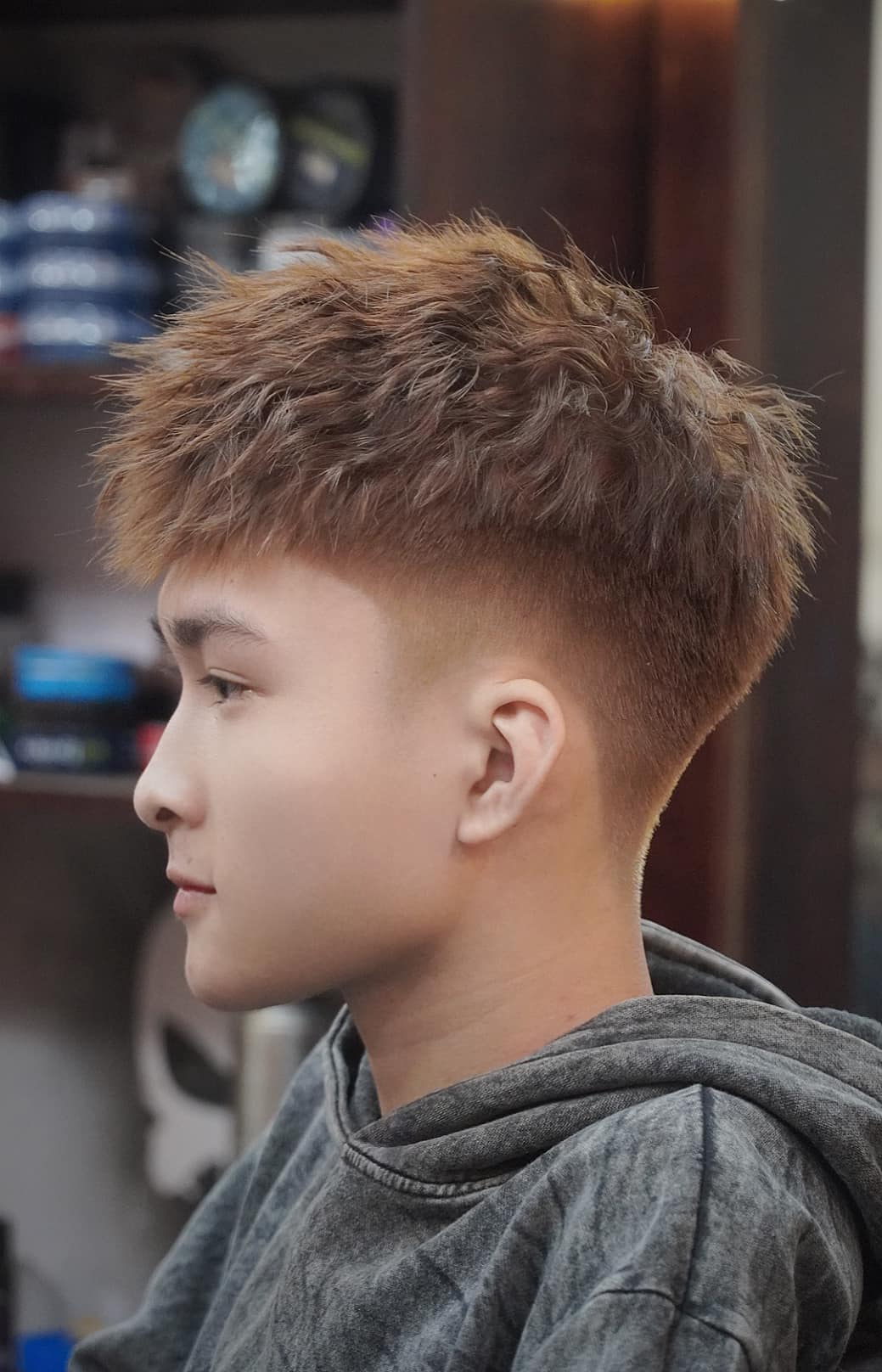 Kiểu Tóc Ruffled Nam: Uốn Định Hình Phong Cách Mới – The Fist Barbershop