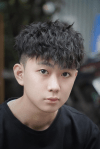 Kiểu Tóc Ruffled Nam: Uốn Định Hình Phong Cách Mới – The Fist Barbershop