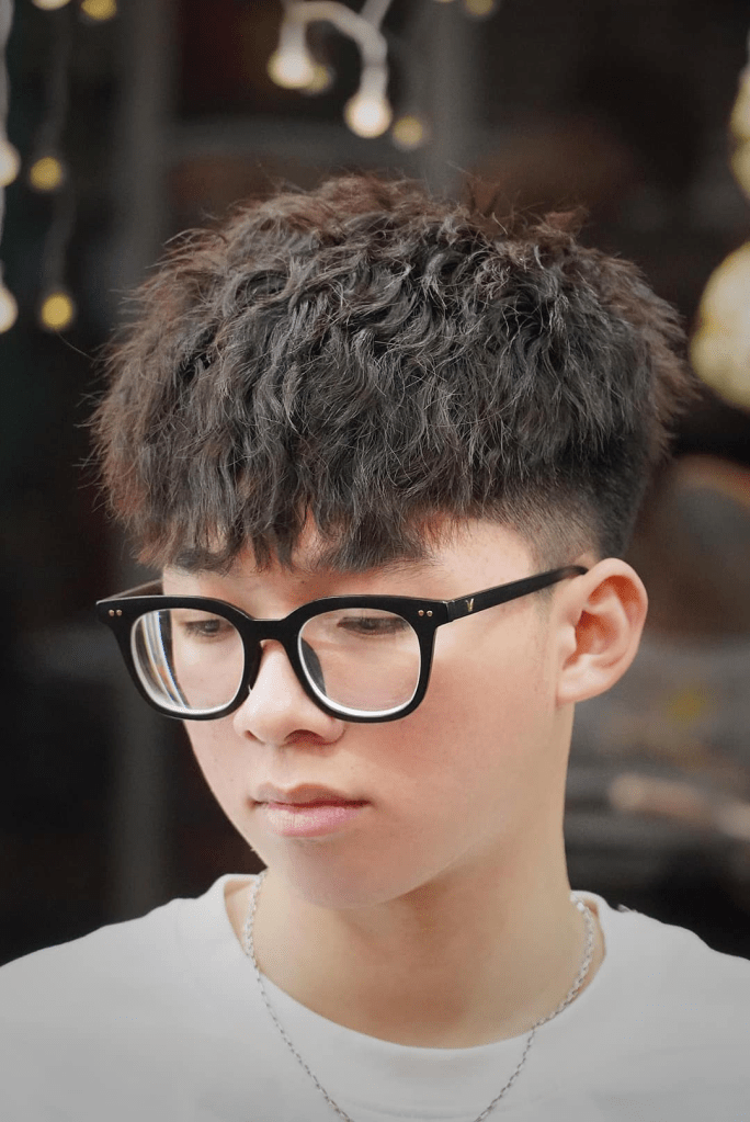 Kiểu Tóc Ruffled Nam: Uốn Định Hình Phong Cách Mới – The Fist Barbershop